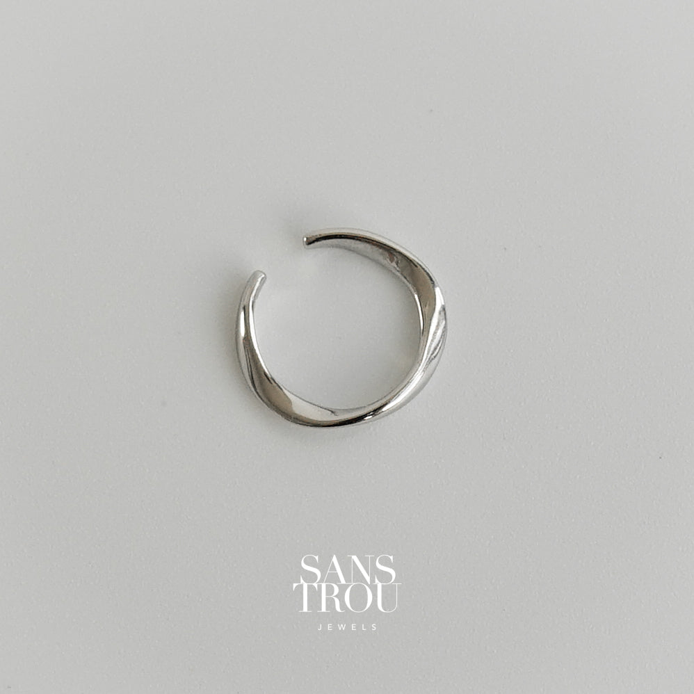 Brielle Ear Cuff - Silver – SANS TROU