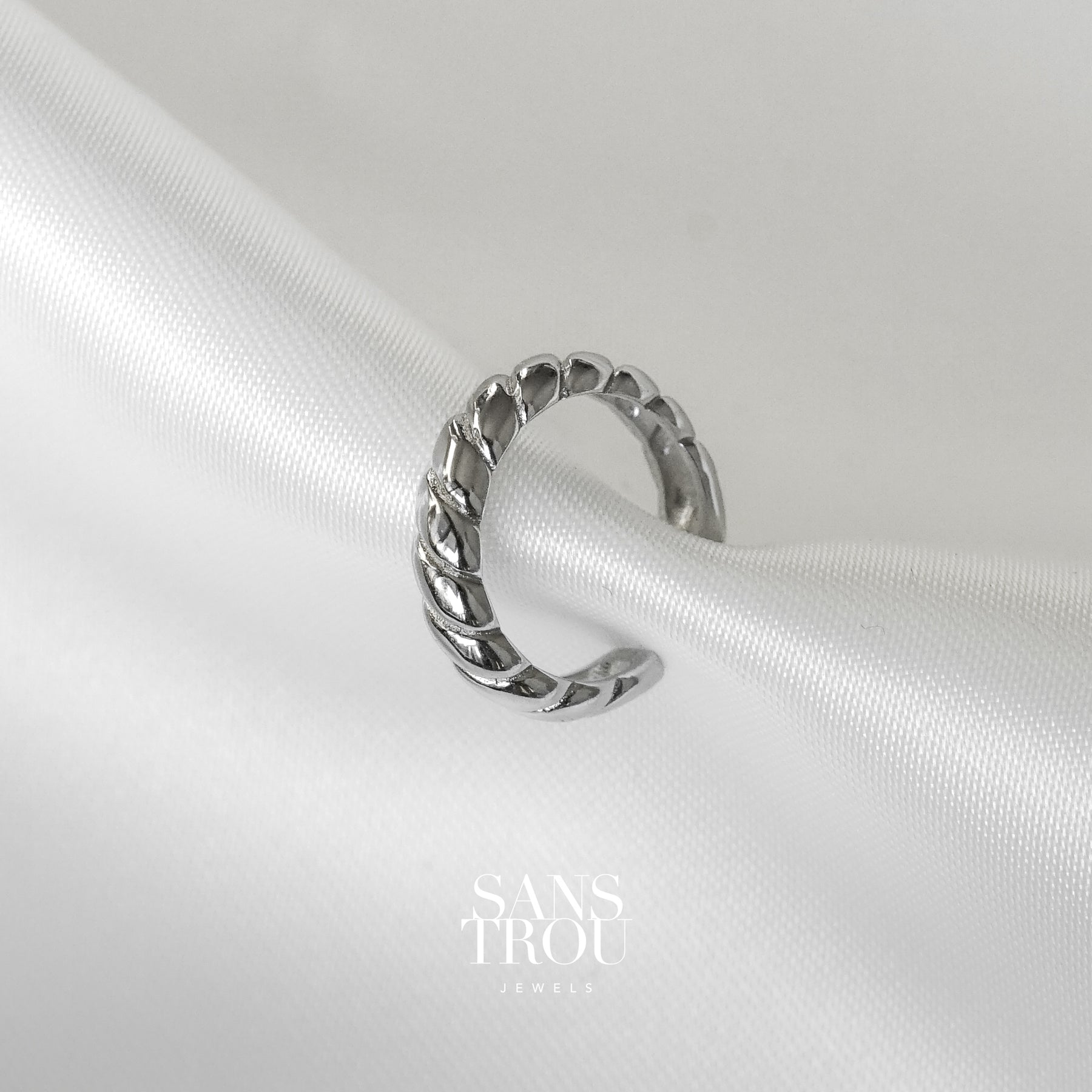 Chloé Croissant Ear Cuff - Silver – SANS TROU