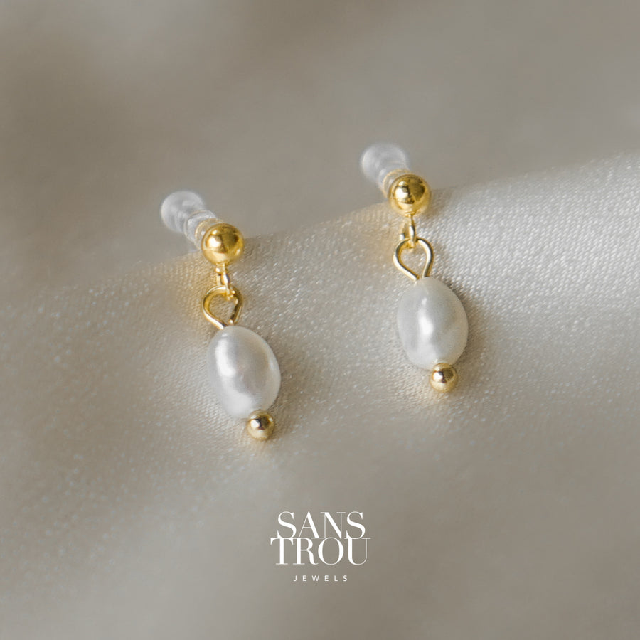 Layla Pearl Drop Stud Clip-On Earrings – SANS TROU